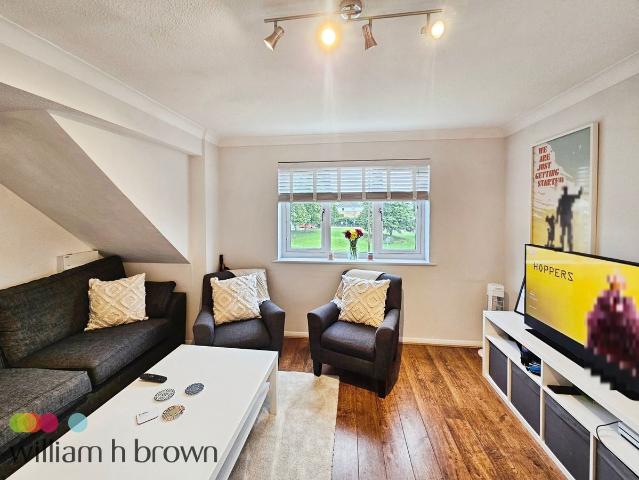 Brooklands Walk, Chelmsford CM2, 2 bed flat to rent, £1,350 pcm | PrimeLocation