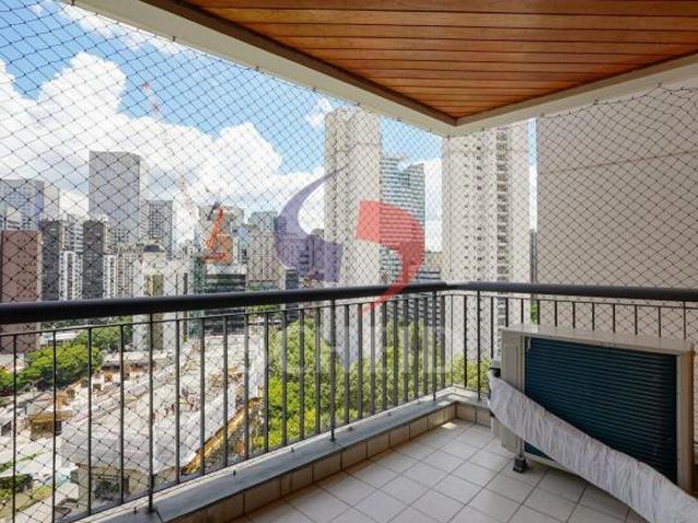 Brooklin, apartamento com varanda espetacular e localização privilegiada!
