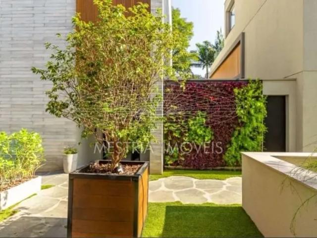Brooklin | Casa com belo projeto arquitetônico |localização top!