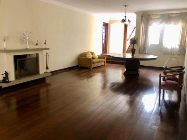Brooklin Casa de 423m² com 5 dormitórios, 4 suítes, 2 salas e 6 vagas