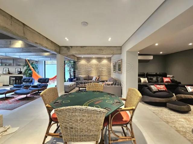 Brooklin |Casa excelente com 408 m² | 3 suítes | 3 vagas | Localização especial!