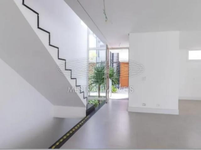 Brooklin | Excelente casa de 427 m² | 4 suítes | 4 vagas!