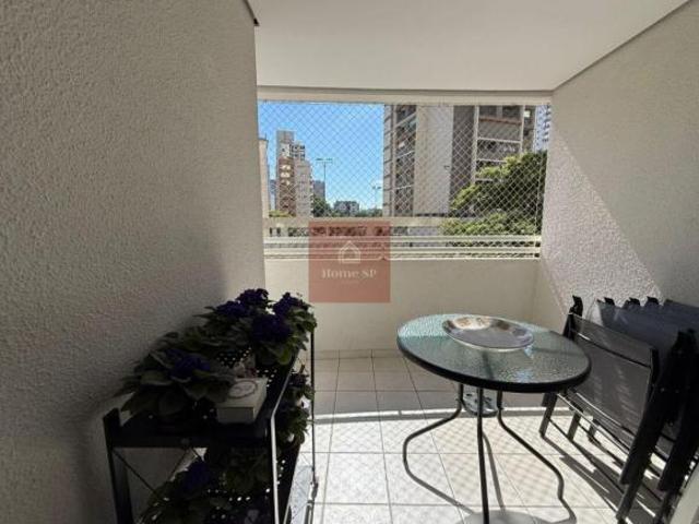 Brooklin, perto do metrô, com lazer