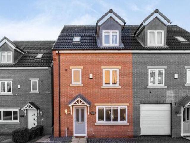 Brookroyd View, Birstall, 4 Bedroom Semi detached