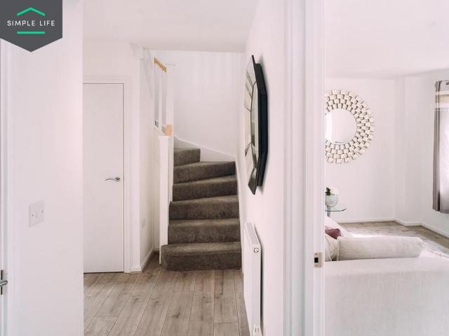 Brooks Road, Blackburn BB2 3 bed semi detached house to rent £1,135 pcm £262 pw