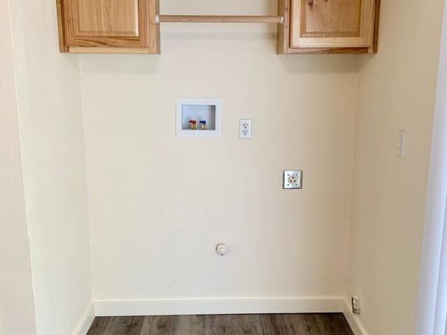 Brookshore Apartments 2 Bedroom Apartment for Rent at 1539 15th Ave Se, Albany, OR 97322