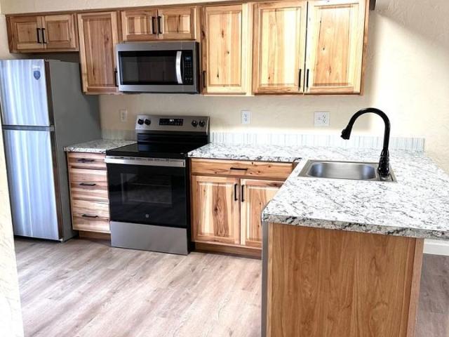 Brookshore Apartments 2 Bedroom Apartment for Rent at 1539 15th Ave Se, Albany, OR 97322