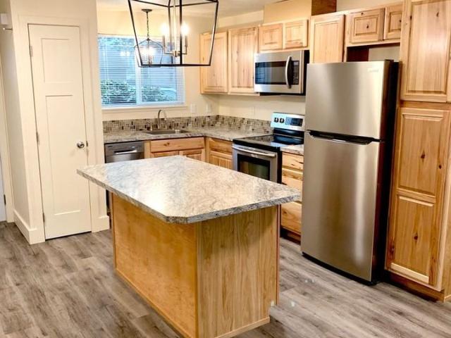 Brookshore Apartments 2 Bedroom Apartment for Rent at 1539 15th Ave Se, Albany, OR 97322