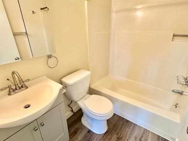 Brookshore Apartments 2 Bedroom Apartment for Rent at 1539 15th Ave Se, Albany, OR 97322
