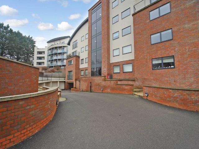 Brookside Court, Tring HP23, 2 bed flat to rent, £1,500 pcm | PrimeLocation