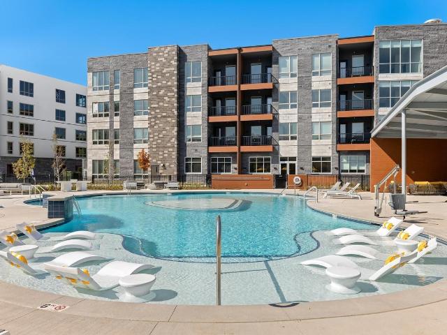 Brookside Commons 1 Bedroom Apartment for Rent at 6551 Rockhill Rd, Kansas City, MO 64131 Holmes Park
