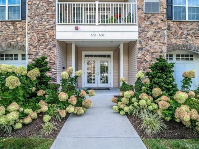 Brookside Ct Unit,newtown, Condo For Sale