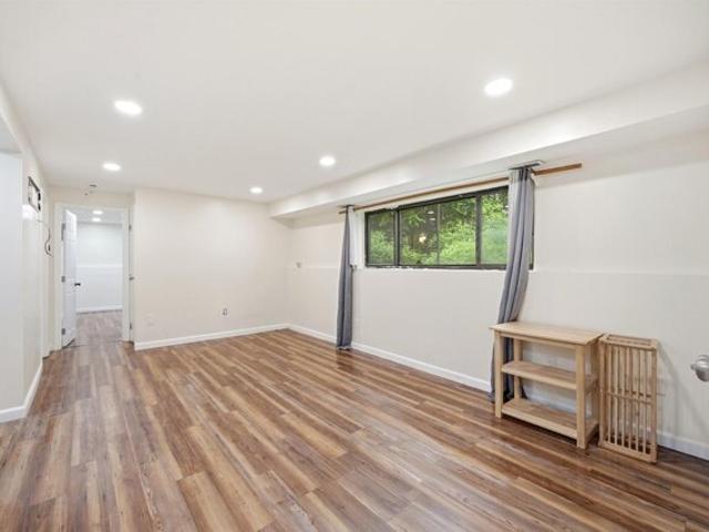 Brookside Dr Apt,exeter, Condo For Sale