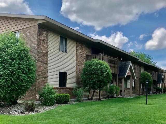 Brookside East 2 Bedroom Apartment for Rent at 905 N Westfield St, Oshkosh, WI 54902