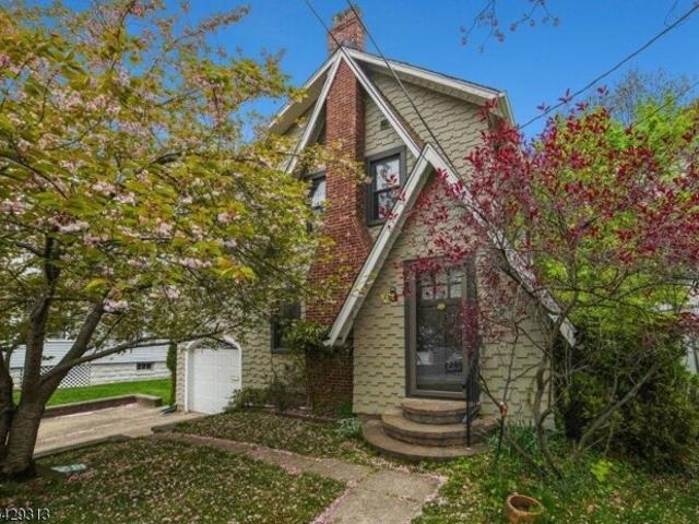 Brookside Pl, Livingston, Home For Sale