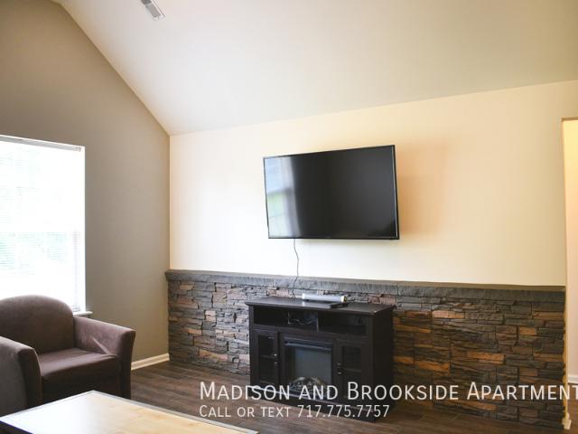 Brookside Premier Living: Luxurious 1st and 2nd Floor Apartments Near Shippensburg University Private Bedroom in 3BR/3BA
