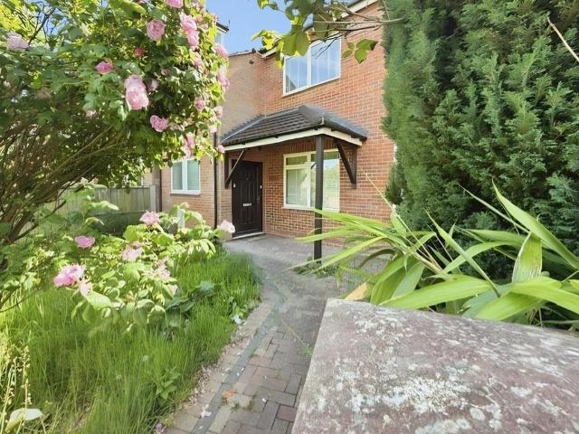 Brookvale Road, Hampshire SO17 4 bed semi detached house to rent £1,995 pcm £460 pw