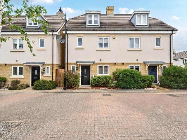 Brookwood Farm Drive, Knaphill. 4 bed semi detached house to rent £2,850 pcm £658 pw