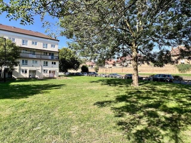 Brookwood Road, Hounslow 3 bed apartment to rent £2,000 pcm £462 pw