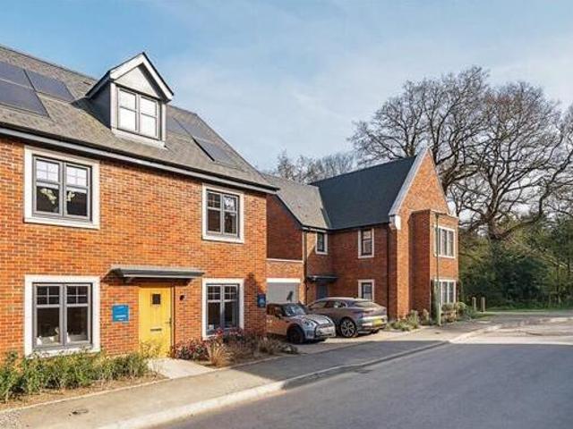 Brookwood Road, Petersfield, 4 Bedroom Detached