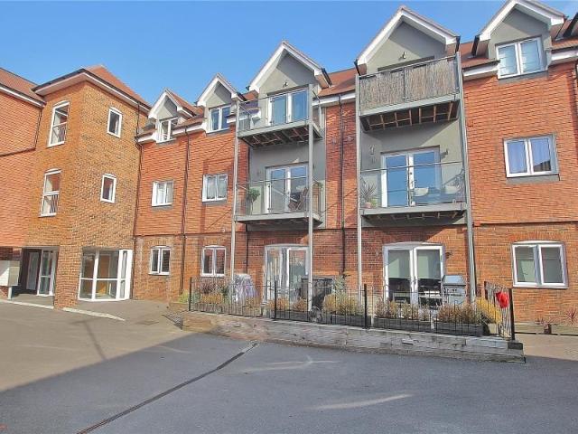 Brookwood, Woking GU24, 2 bed flat to rent, £1,475 pcm | PrimeLocation