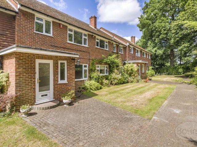 Broom Hall, Oxshott, Leatherhead. 3 bed apartment to rent £1,950 pcm £450 pw