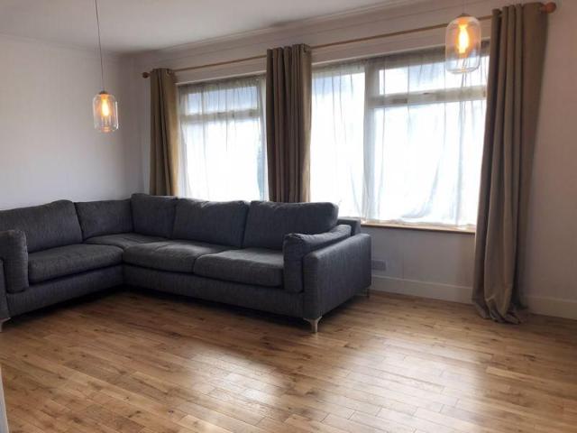 Broom Hill Cookham Maidenhead SL6 9LQ