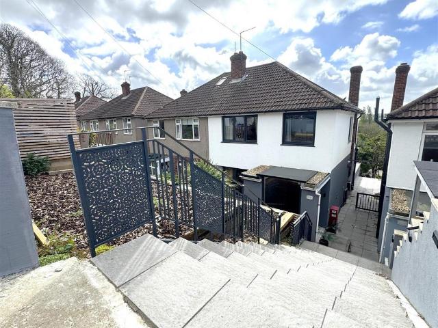 Broom Mead, Bexleyheath DA6 4 bed semi detached house to rent £2,650 pcm £612 pw