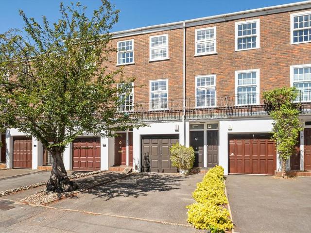 Broom Park, Teddington TW11 3 bed terraced house to rent £4,250 pcm £981 pw