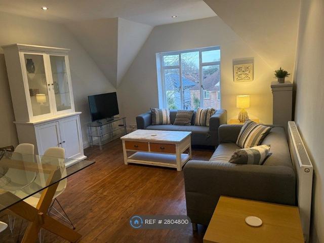 Broom Road, Teddington TW11, 3 bed flat to rent, £2,800 pcm | PrimeLocation