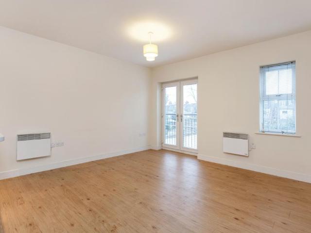 Broomcroft Court Chiswick W4 2 bed apartment to rent £2,350 pcm £542 pw