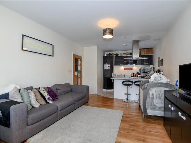 Broomcroft Court, 226 Acton Lane, Chiswick W4, 2 bed flat to rent, £2,400 pcm | PrimeLocation