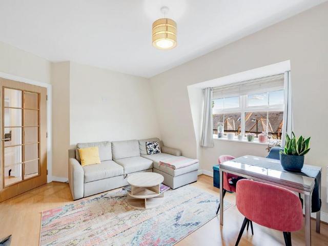 Broomcroft Court 226 Acton Lane Chiswick 2 bed apartment to rent £2,250 pcm £519 pw