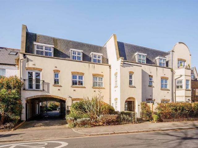 Broomcroft Court 226 Acton Lane Chiswick 2 bed apartment to rent £2,250 pcm £519 pw