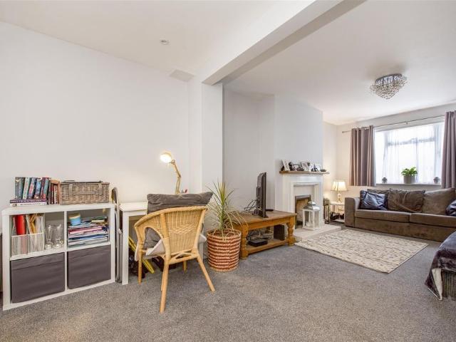 Broome Road, Hampton, TW12