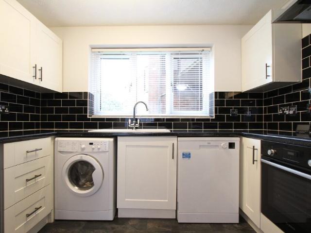 Broome Way, Banbury, Oxon OX16, 1 bed flat to rent, £1,000 pcm | PrimeLocation