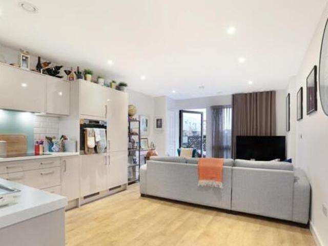 Broome Way, London, 1 Bedroom Flat