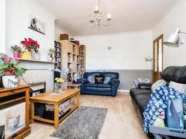 Broomfield Avenue, Loughton, 2 Bedroom Maisonette