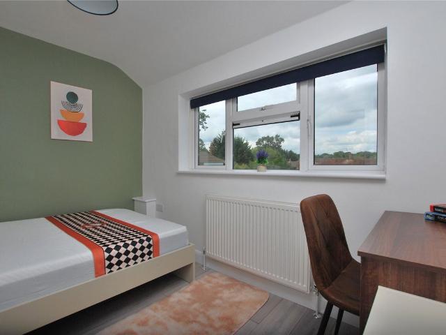 Broomfield, Guildford, Surrey GU2, 1 bed property to rent, £850 pcm | PrimeLocation