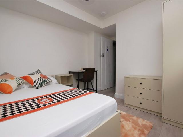 Broomfield, Guildford, Surrey GU2, 1 bed property to rent, £850 pcm | PrimeLocation