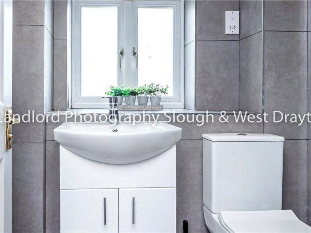 Broomfield, Guildford, Surrey, GU2 8LH