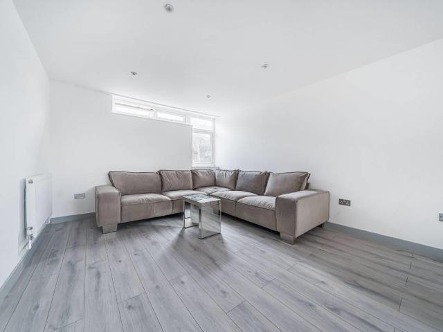 Broomfield, London, E17