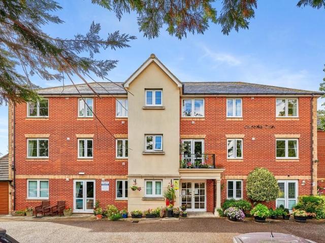 Broomfield Road CM1, 2 bed flat to rent, £1,195 pcm | PrimeLocation