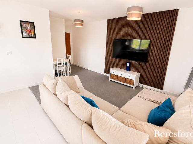 Broomfield Road CM1, 2 bed flat to rent, £1,400 pcm | PrimeLocation