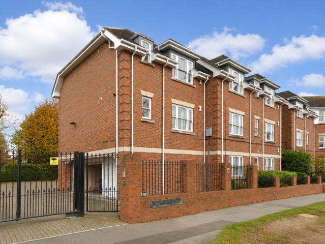 Broomfield Road, Chelmsford, CM1 2 bed apartment to rent £1,600 pcm £369 pw