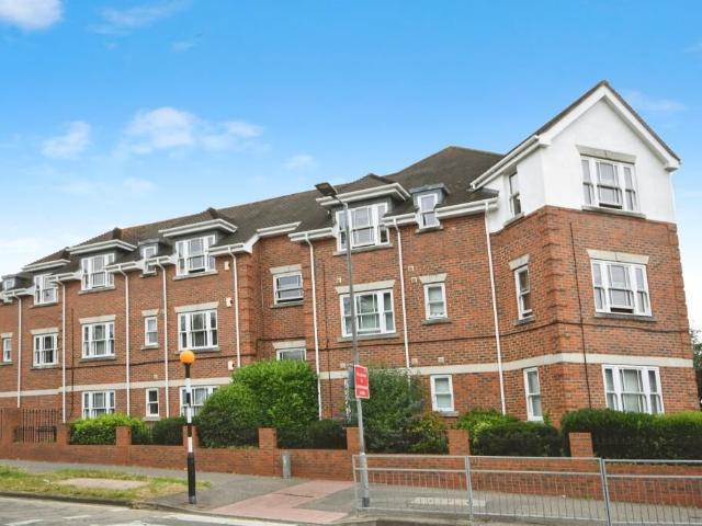 Broomfield Road, Chelmsford CM1, 2 bed flat to rent, £1,600 pcm | PrimeLocation