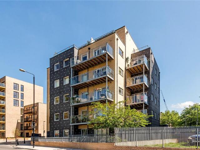 Broomfield Street, E14 2 bed apartment to rent £2,250 pcm £519 pw