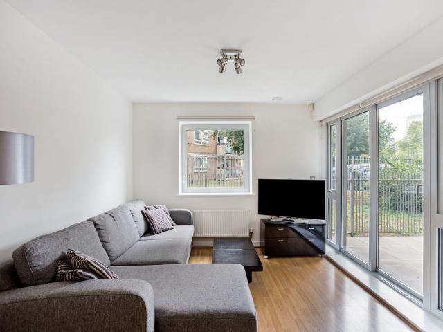 Broomfield Street E14, 2 bed flat to rent, £2,400 pcm | PrimeLocation