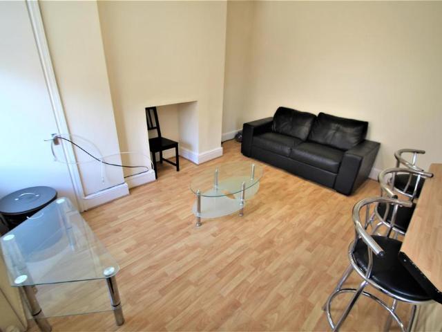 Broomfield Terrace, Burley, Leeds. 4 bed terraced house to rent £1,837 pcm £424 pw