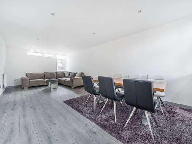 Broomfield, Walthamstow, London, E17